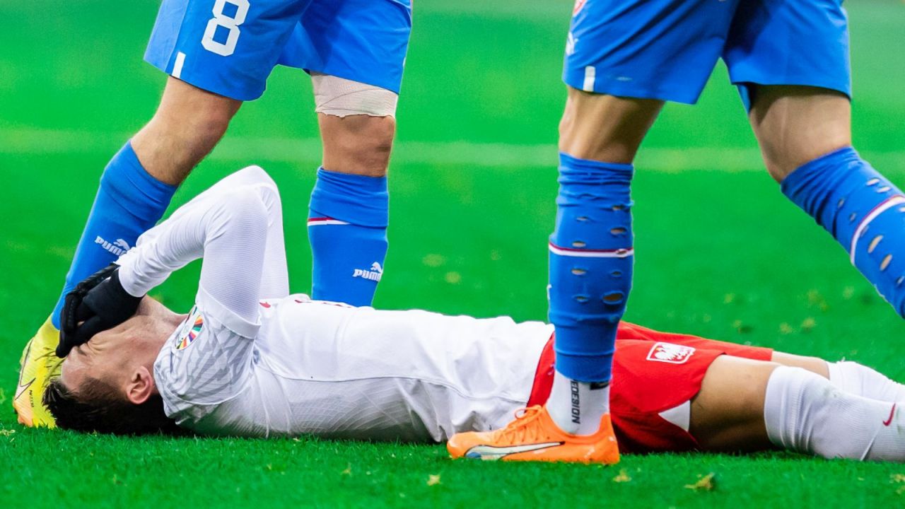 Nicola Zalewski nie dokończył meczu reprezentacja Polski Media nic poważnego mocno stłuczony