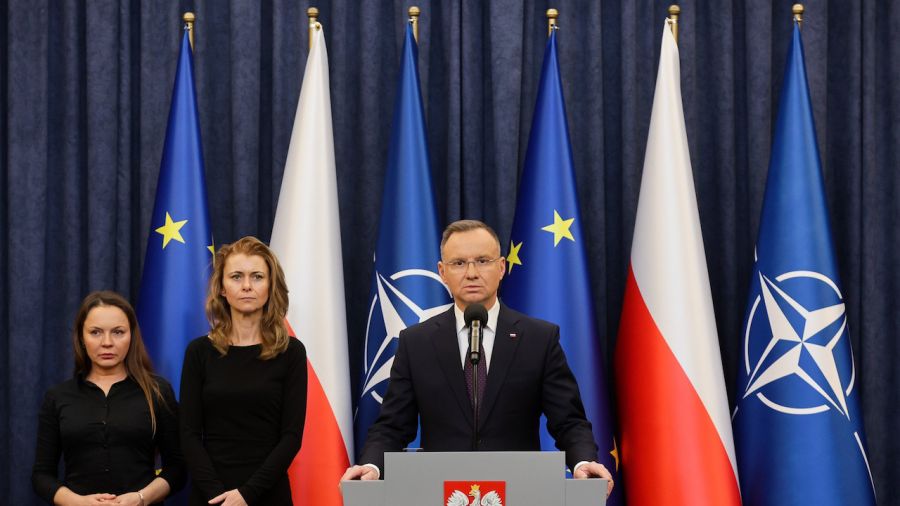 Prezydent Andrzej Duda ponownie ułaskawił M. Kamińskiego i M. Wąsika Prezydent Andrzej Duda ponownie ułaskawił M. Kamińskiego i M. Wąsika