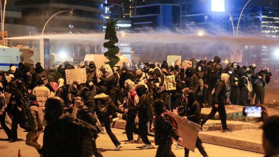 Turkey cracks down on journalists covering mass protests