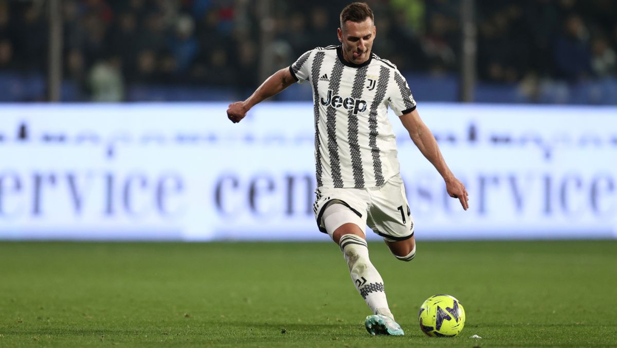 Serie A. Piękny gol Arkadiusza Milika z rzutu wolnego na wagę ...