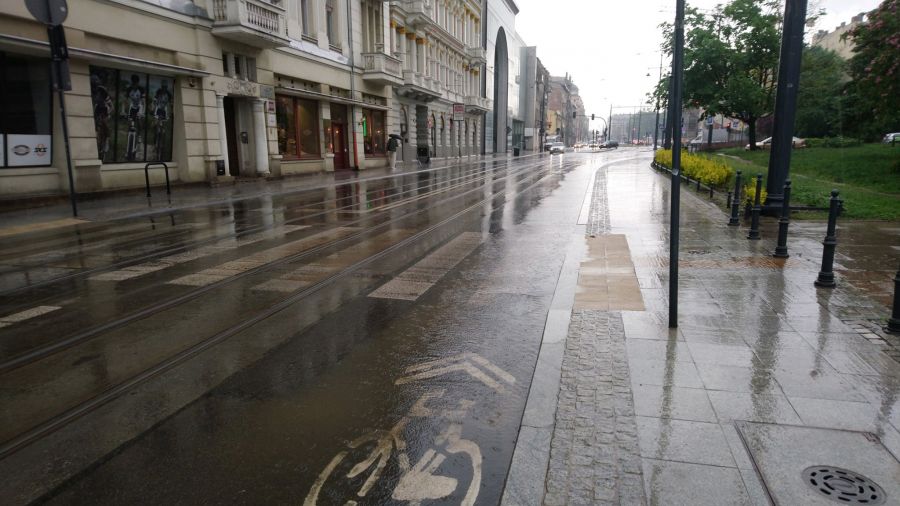 Burze z gradem nad województwem łódzkim Burze z gradem nad województwem łódzkim