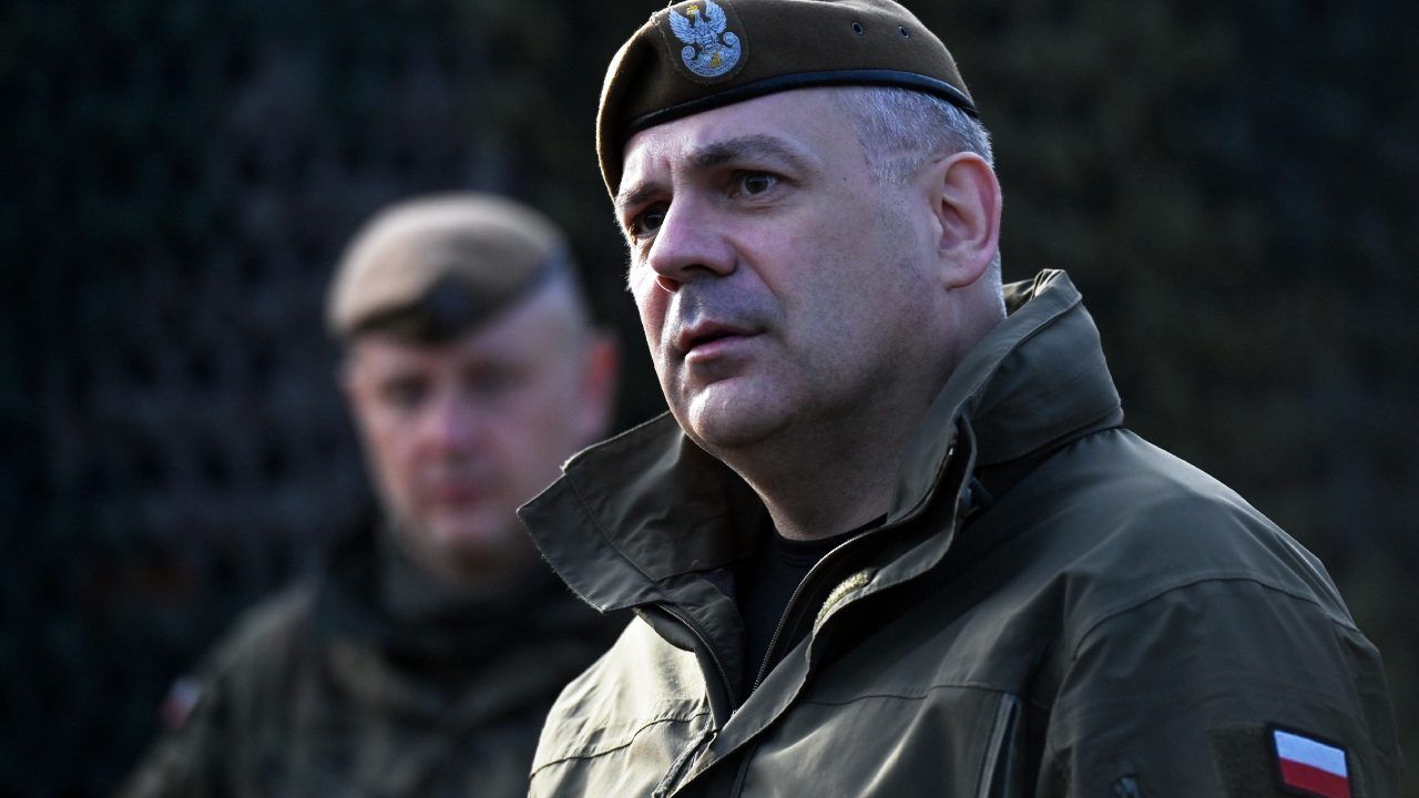 Szef sztabu generalnego gen Wiesław Kukuła i były wiceszef MON Wojciech ...