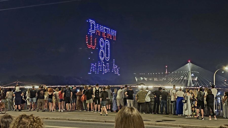Drony można było obserwować z nadwiślańskiego bulwaru gen. George’a ...