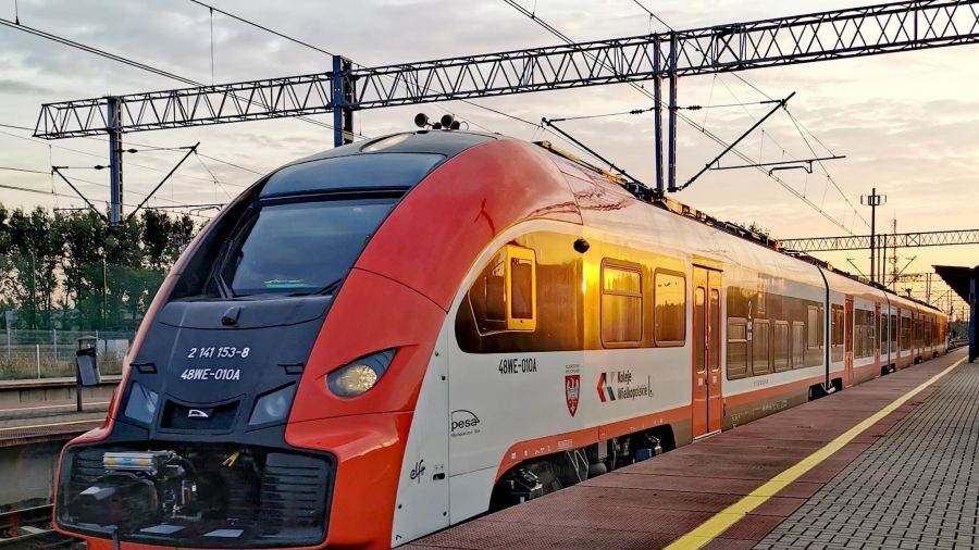 Przejazd pociągiem, tramwajem i autobusem za darmo. Kogo dotyczy?