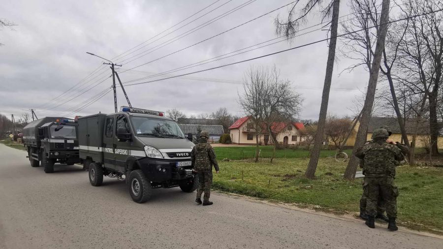 Wybuchowe znalezisko w ścianie budynku. Interwencja saperów w gminie ... Wybuchowe znalezisko w ścianie budynku. Interwencja saperów w gminie ...