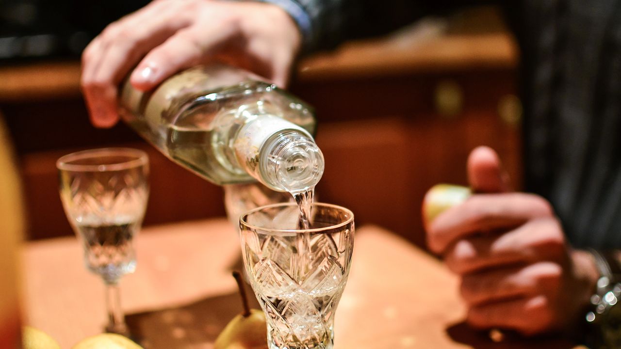 Turcja. Sto zgonów po zatruciu podrabianym alkoholem. Podrabiany ...