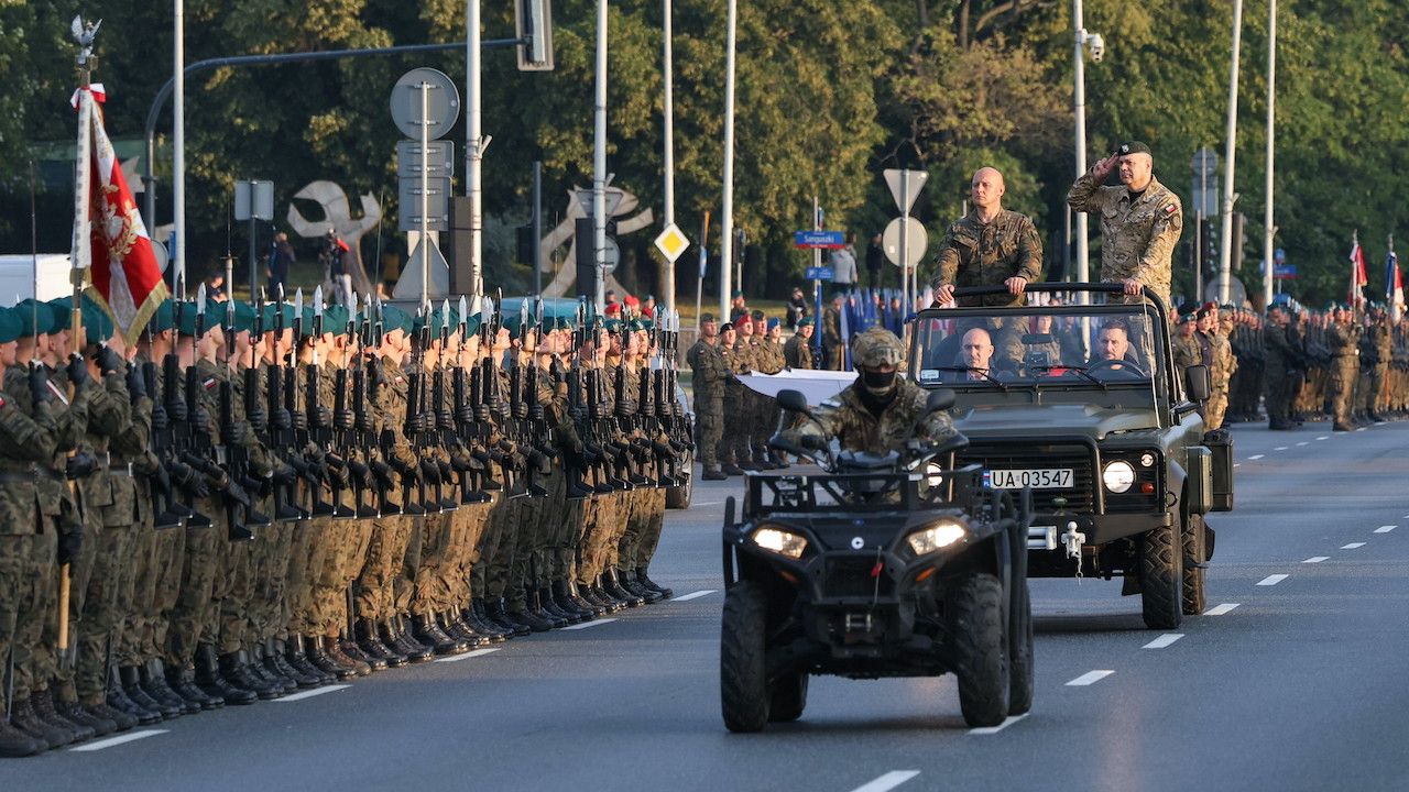 Święto Wojska Polskiego 2025. Defilada w Warszawie – próba generalna | TVP INFO